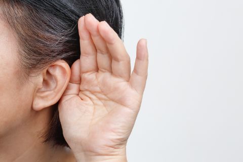 Instructions on how to insert and remove hearing aids